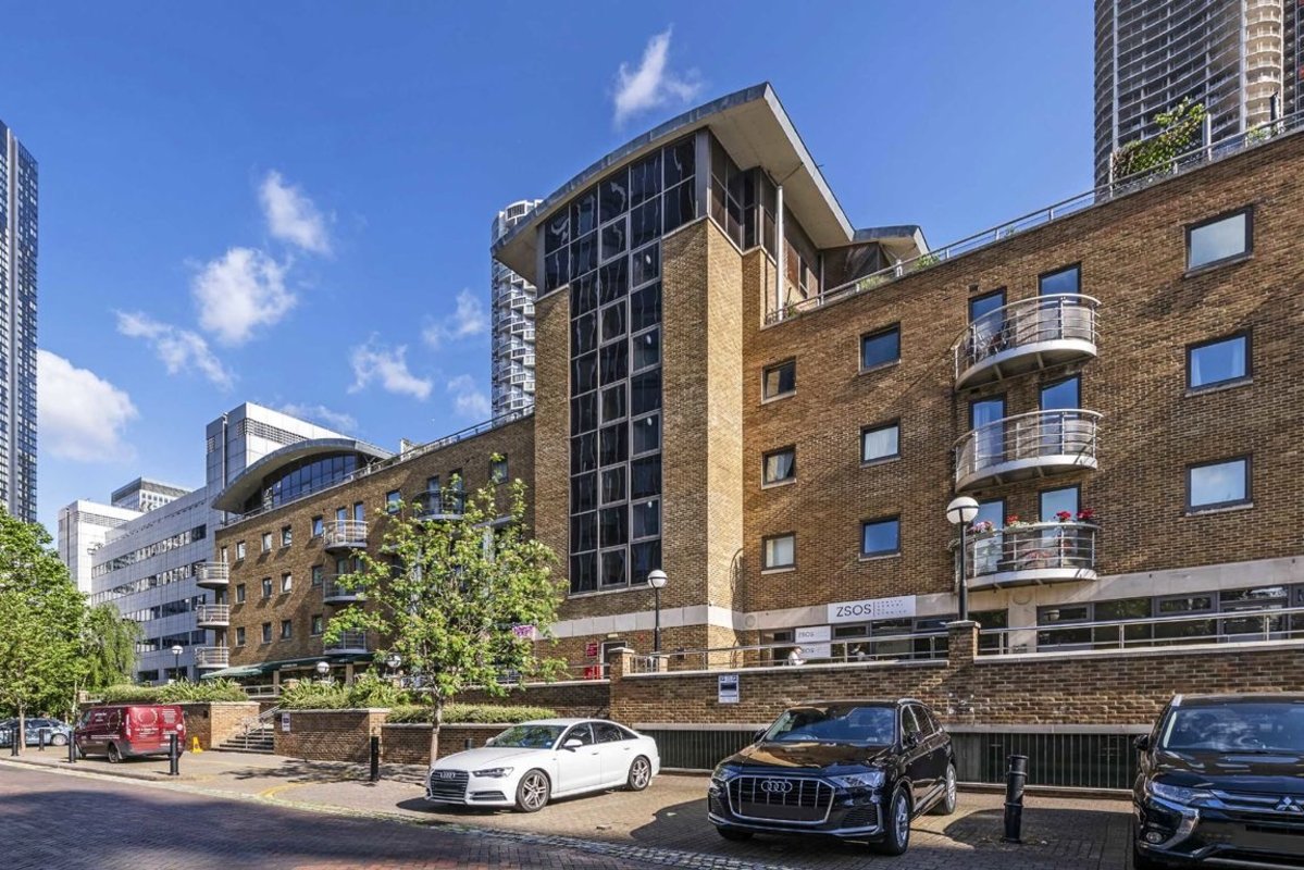 Flat for sale in Meridian Place, London, E14 | Waterview